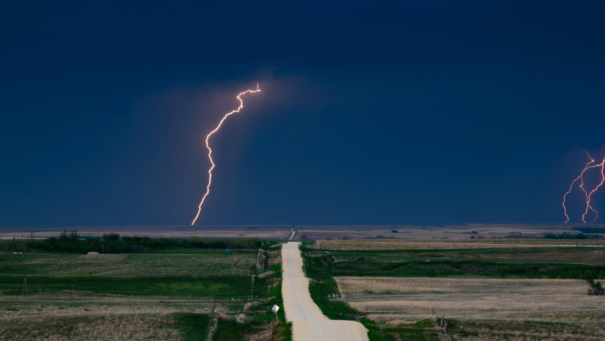 Riding the Storm Out: Storm Chasing Photography Tips – Vanguard USA